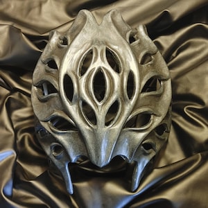 Thousand Eyes: Resin Cask Mask - Etsy