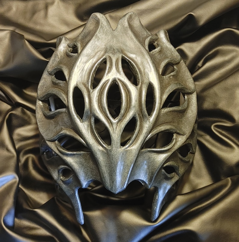 Thousand Eyes: Resin Cask Mask - Etsy