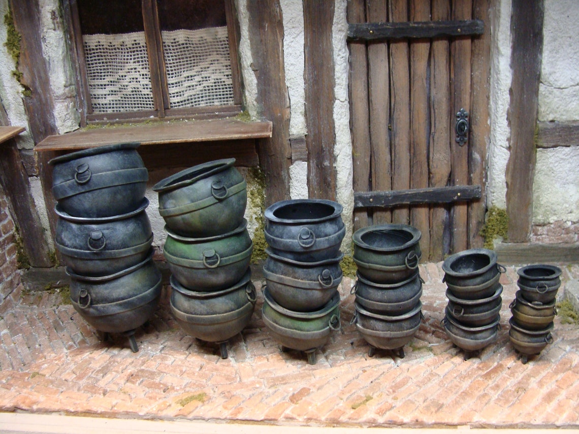 Stackable cauldrons 1.5 to 4 cm dollshouse miniature | Etsy