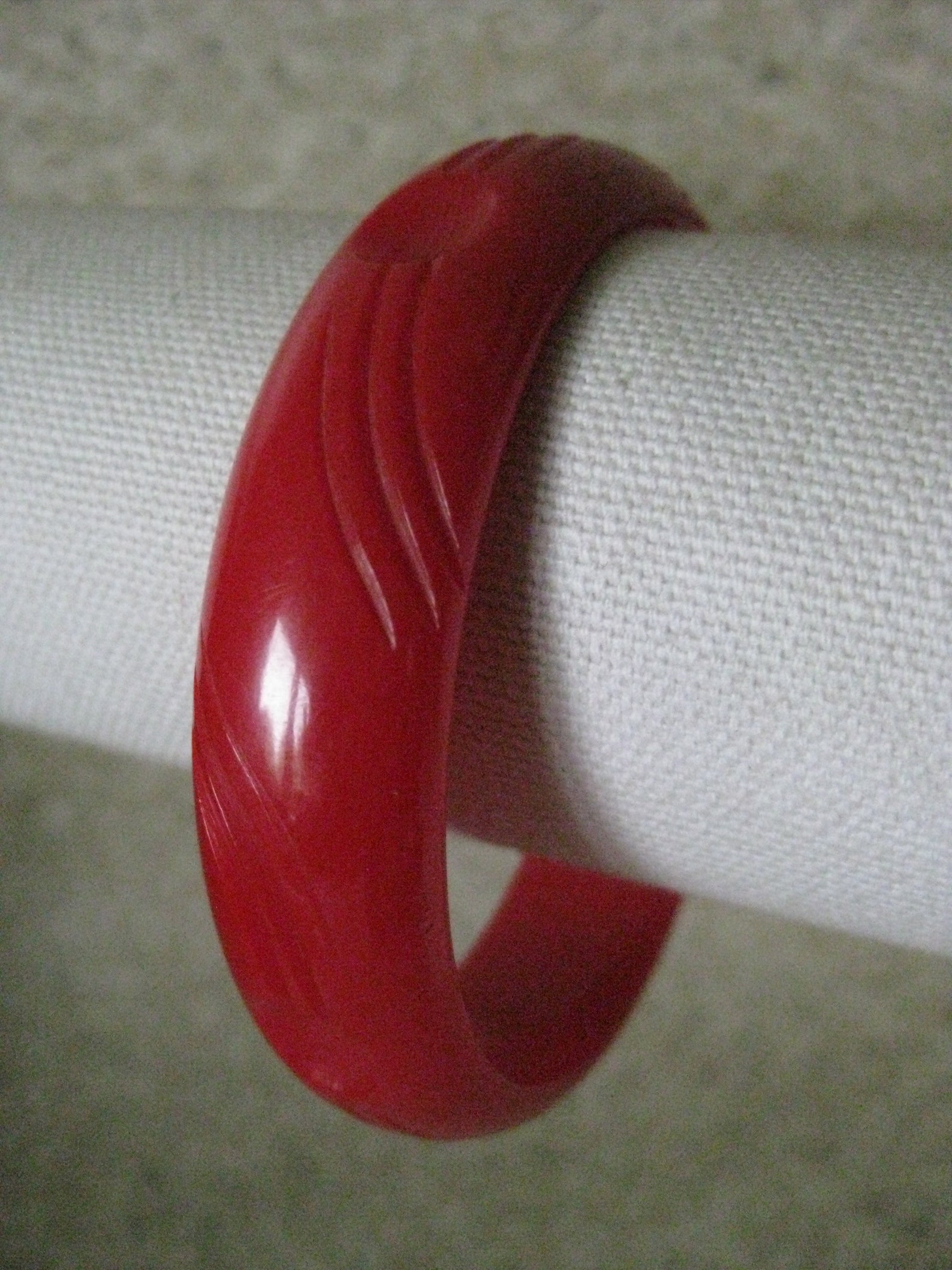 Bakelite Red Carved Bracelet Bangle Vintage - Etsy