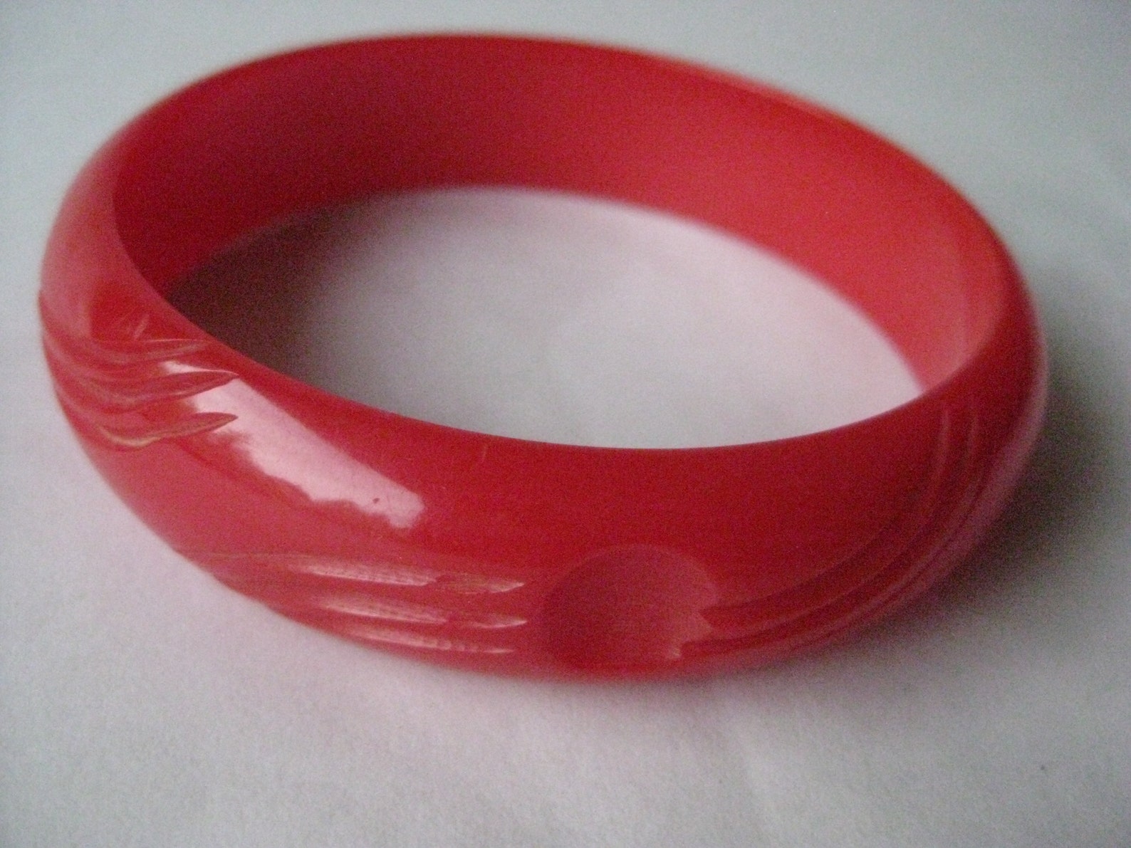 Bakelite Red Carved Bracelet Bangle Vintage - Etsy