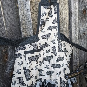 Barnyard Friends Mommy & Me Apron Set. Based on a Vintage 1940's ...