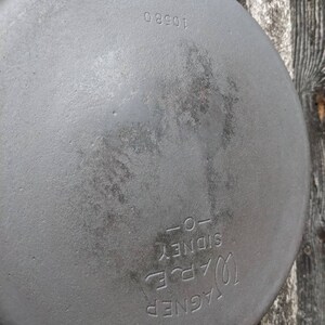Wagner Ware Cast Iron Skillet #8 1058 S Sidney O Stylized Logo Heat ...