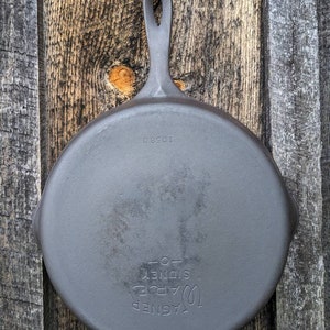 Wagner Ware Cast Iron Skillet #8 1058 S Sidney O Stylized Logo Heat ...