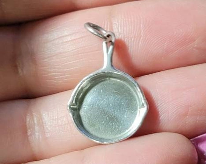 James Avery Frying Pan Charm: Retired Iron Skillet Pendant - Etsy