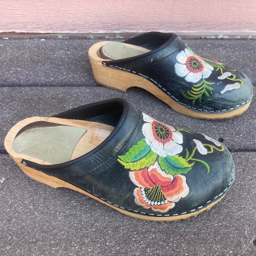 Preloved 1970s Inspired Floral Embroidered Designer Clogs by Penelope ...