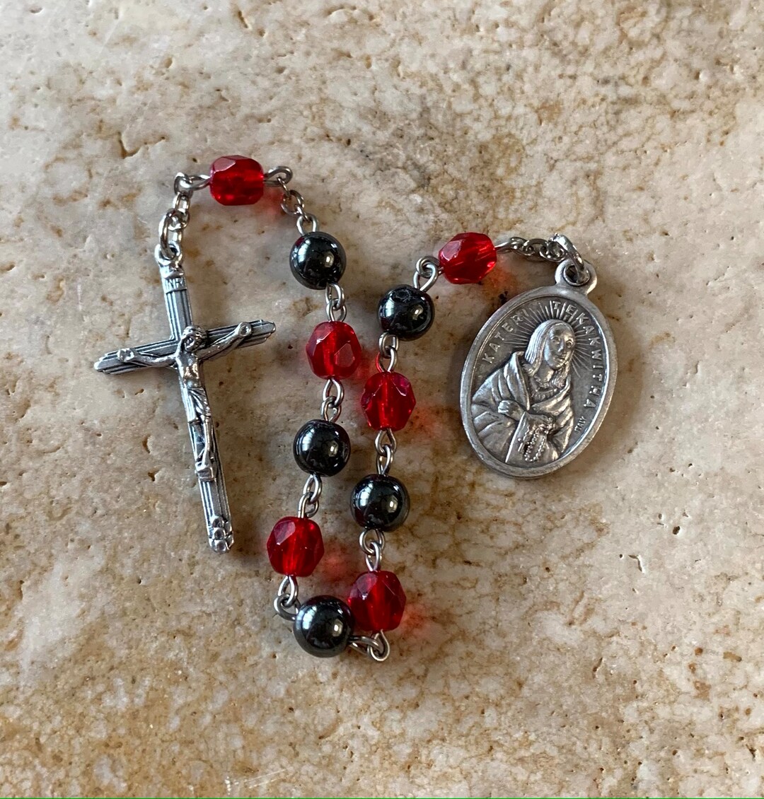 St. Kateri Tekakwitha Red and Gray Rosary Tenner - Etsy