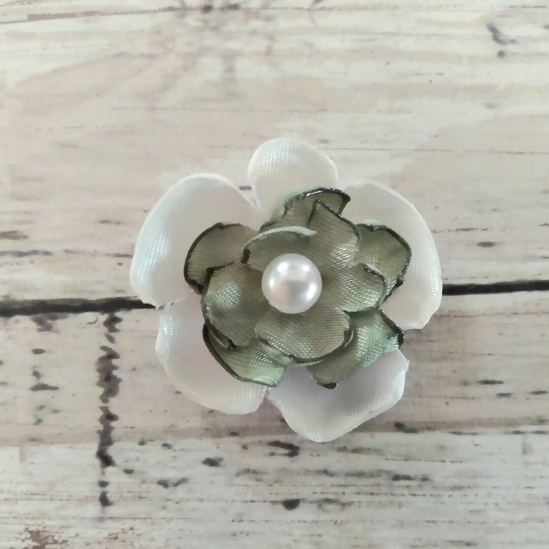 1 Inch Celery and Ivory Satin Flower Embellishments With Faux Pearl ...