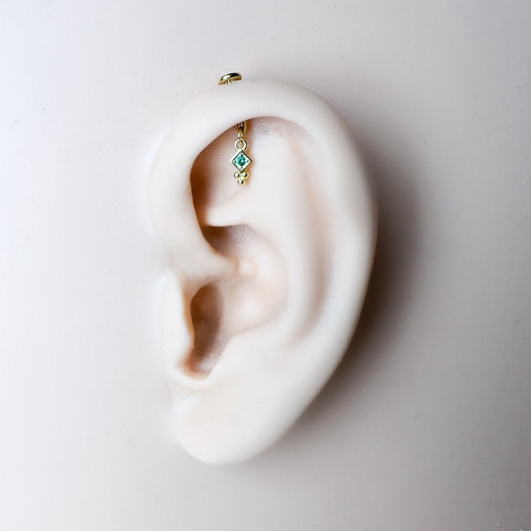 Dainty F136 Titanium 16G Lena Screw Flat Back Vertical Helix Piercing ...