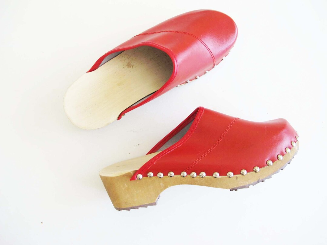70s Red Leather Clogs 37 US 6.5 Vintage Wood Heel Slip on Clogs Shoes ...