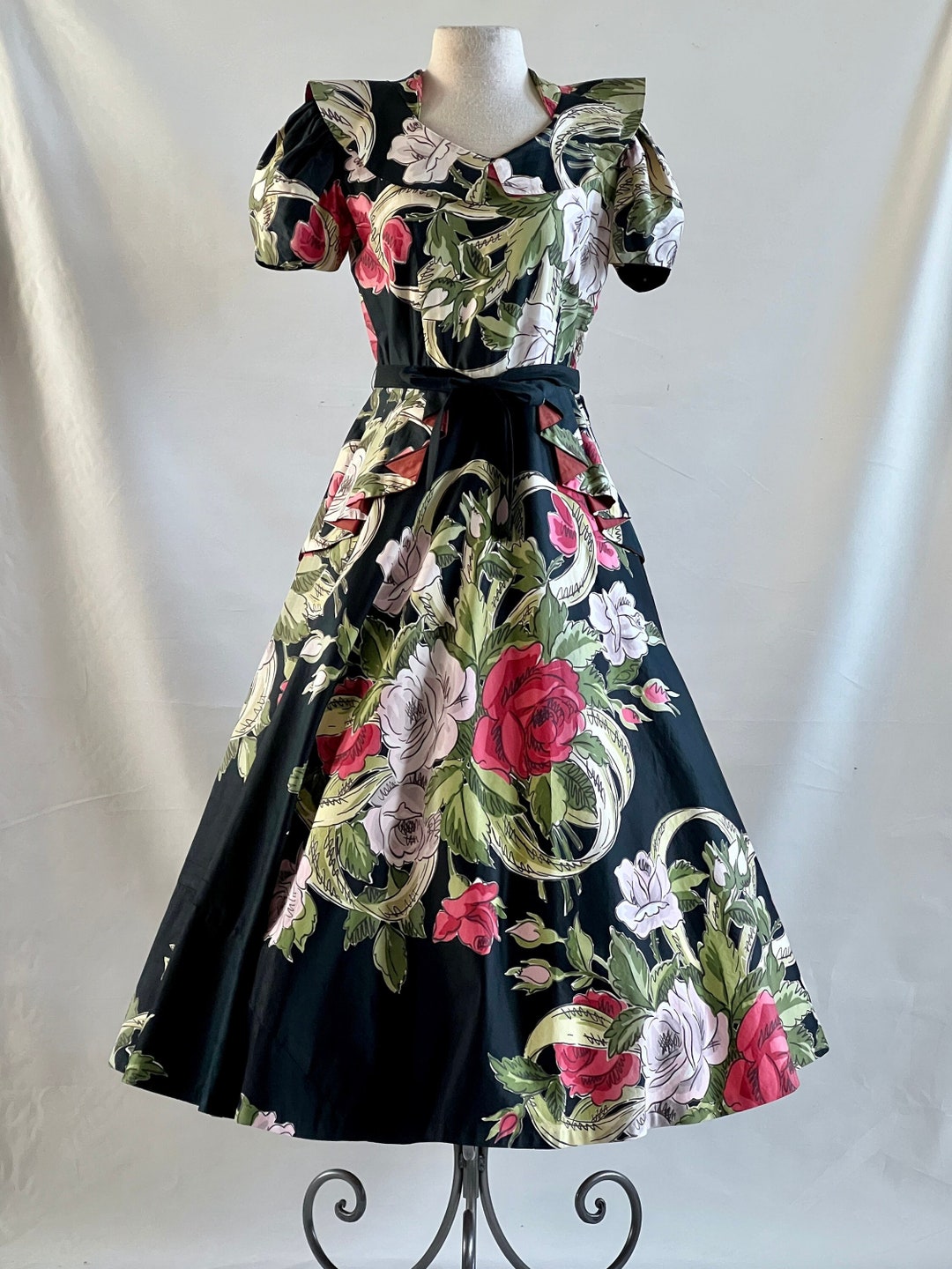 Beautiful 1940's Fit and Flare Dress With Large Rose Bouquets, Sassy ...