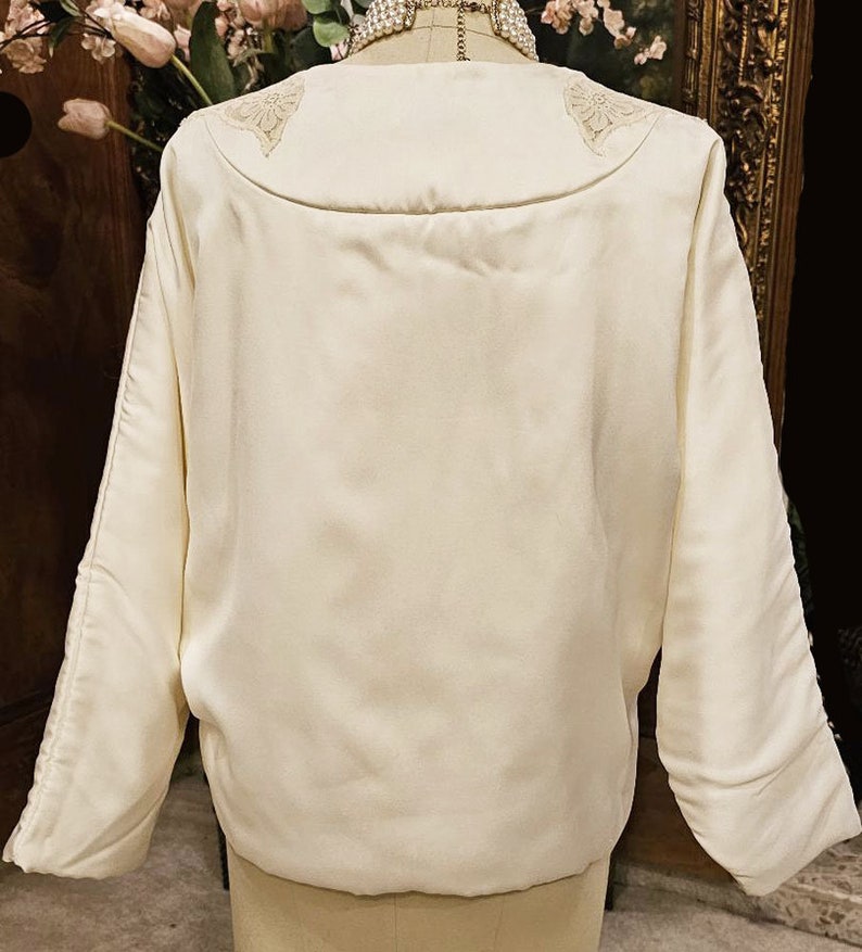 Vintage Lily of France by Rosa Puleo Szule Ivory Satiny Lace Puffed Bed ...