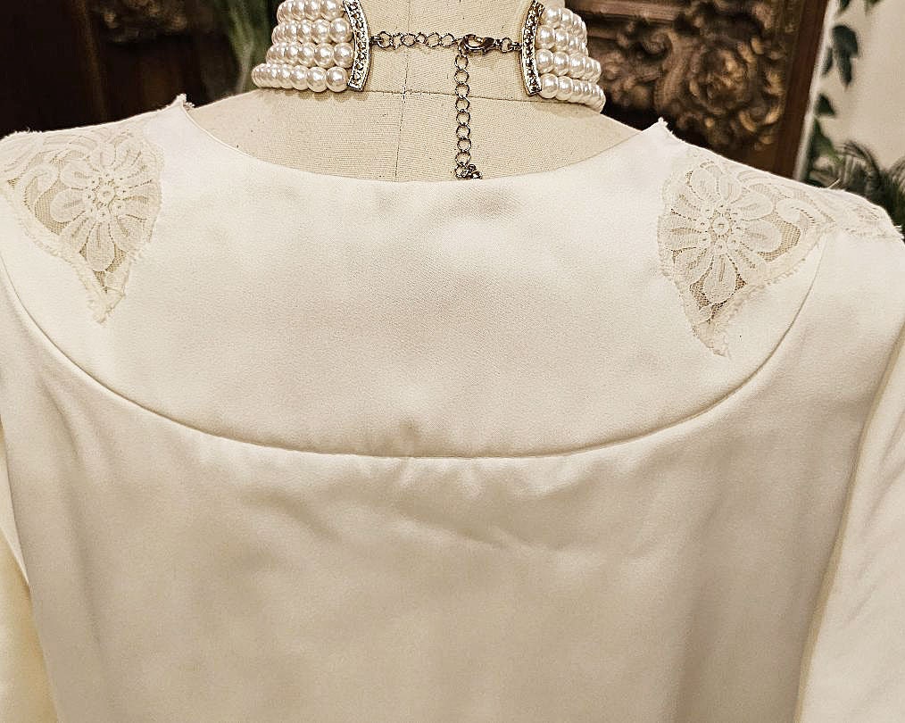 Vintage Lily of France by Rosa Puleo Szule Ivory Satiny Lace Puffed Bed ...