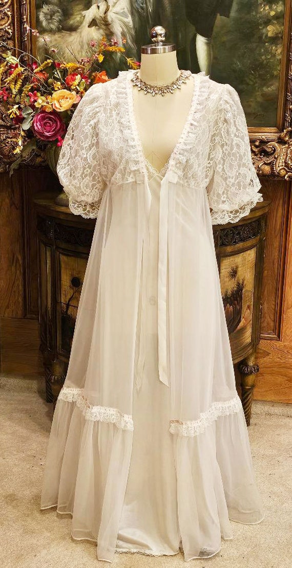 Newly Reduced Vintage Dominique Canada Southern Belle… - Gem