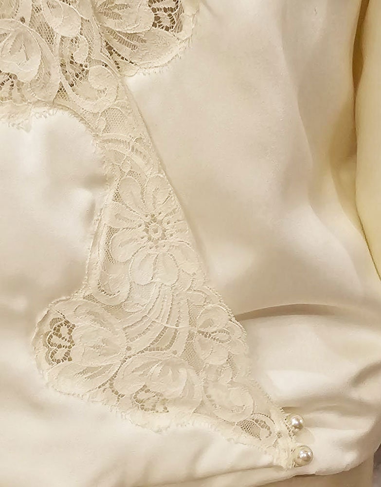 Vintage Lily of France by Rosa Puleo Szule Ivory Satiny Lace Puffed Bed ...