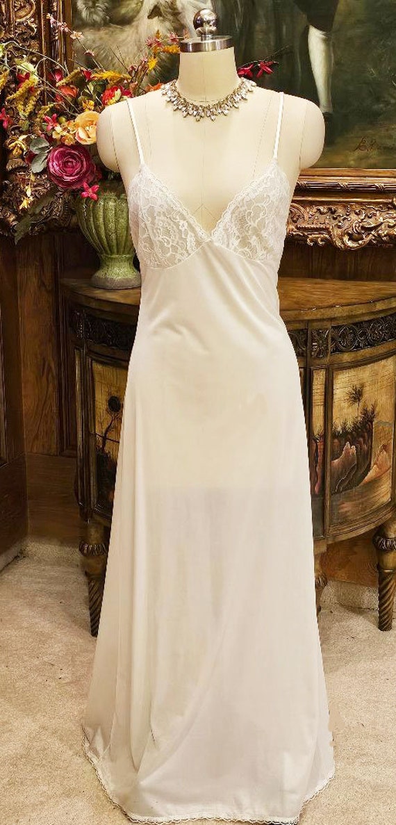 Newly Reduced Vintage Dominique Canada Southern Belle… - Gem