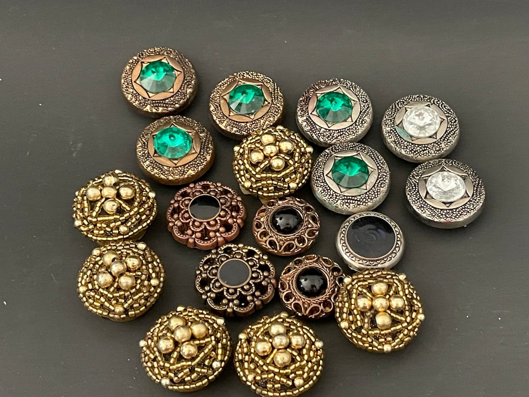 Vintage Button Covers Lot of 18 GLAM Shirt Button Covers to Make the ...