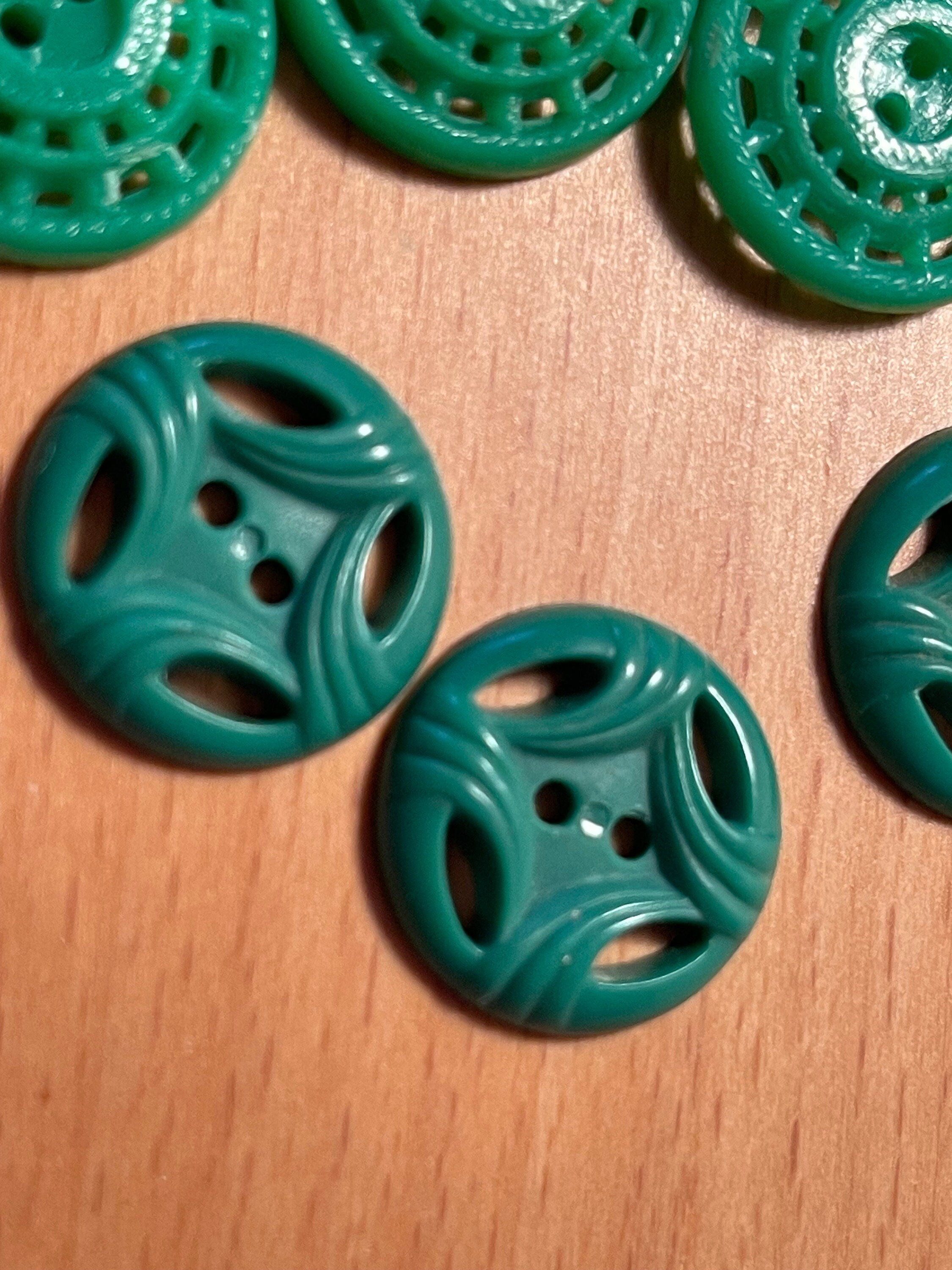12 Vintage Shamrock Green Buttons for Crafts, Clothing, Vintage 1940s ...