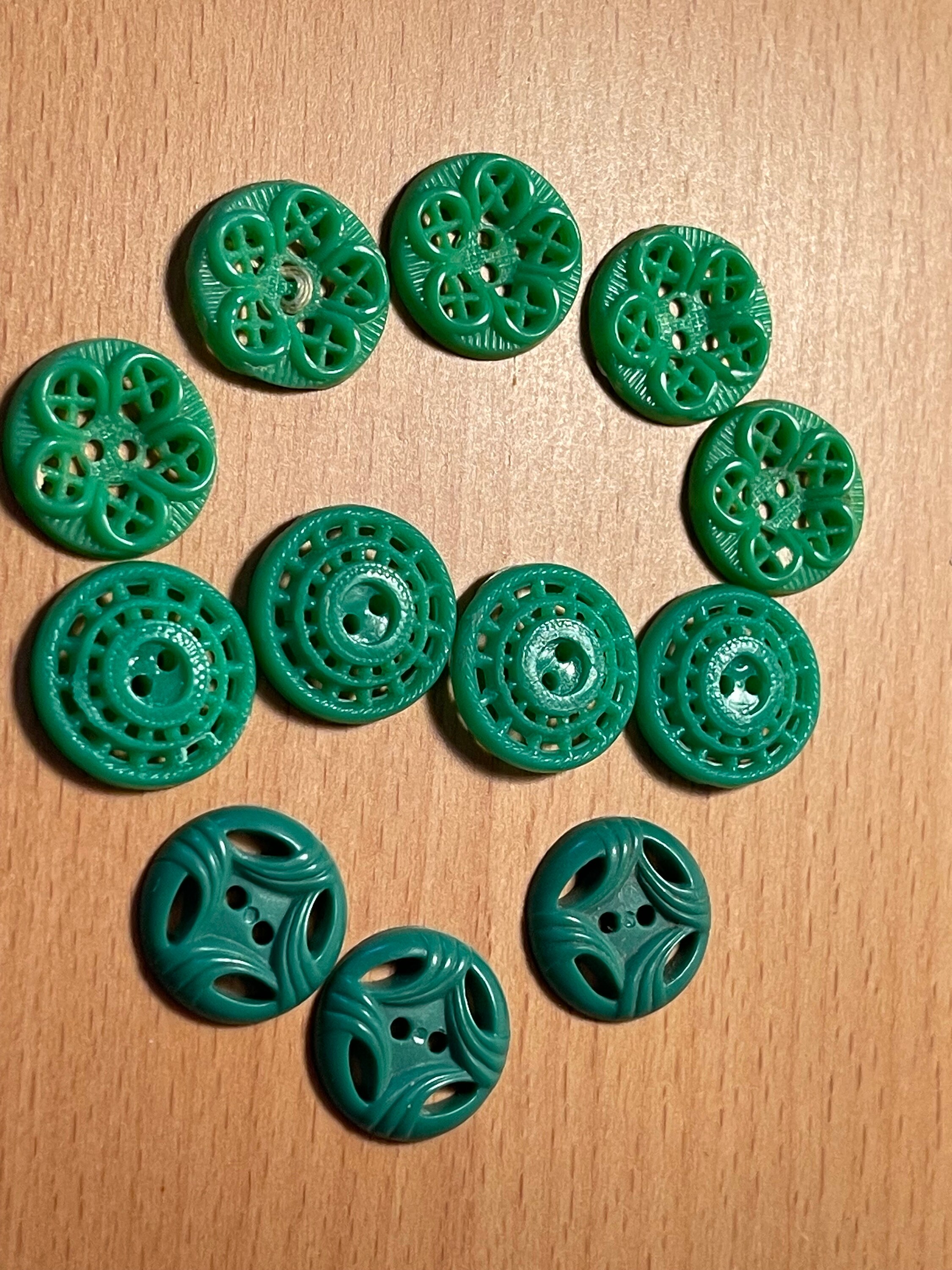12 Vintage Shamrock Green Buttons for Crafts, Clothing, Vintage 1940s ...