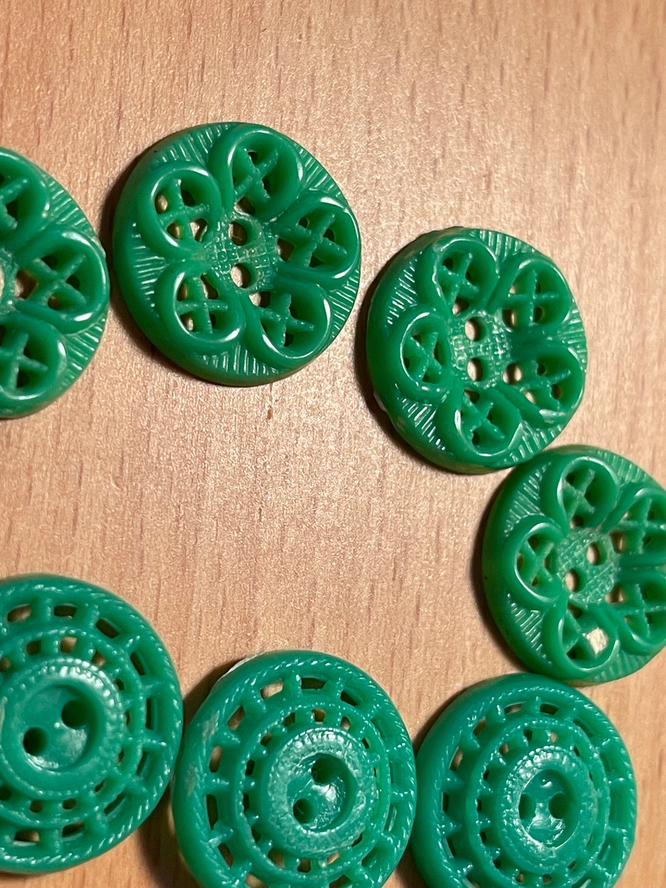 12 Vintage Shamrock Green Buttons for Crafts, Clothing, Vintage 1940s ...