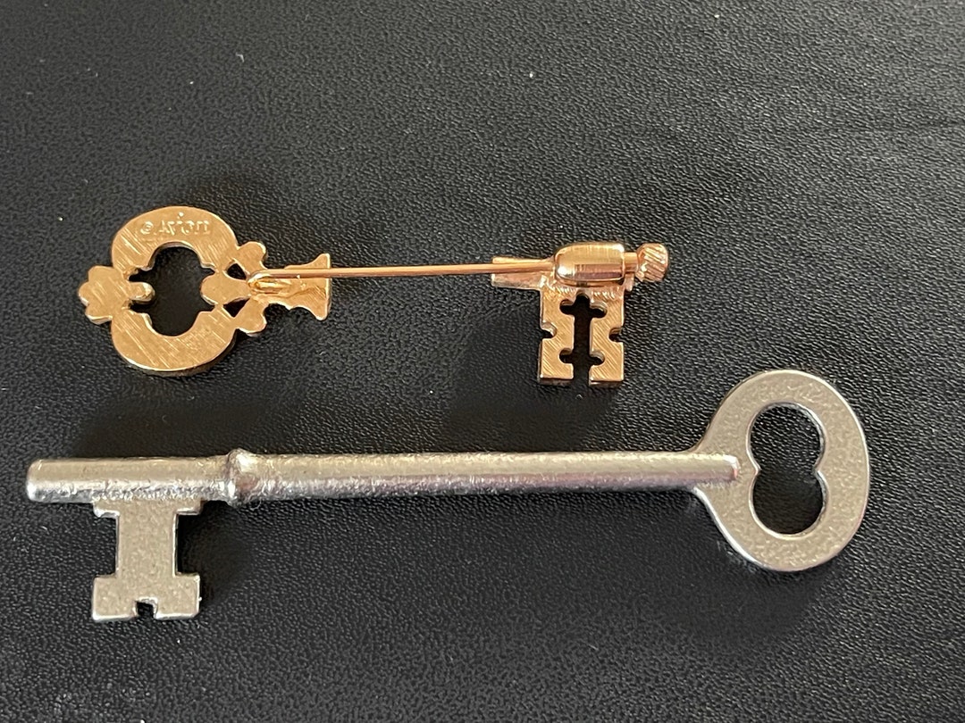 Antique Key Lot: Avon Gold Tone Pin and Silvertone Skeleton-type Key - Etsy