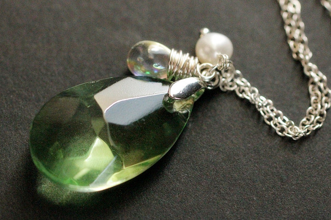 Green Crystal Necklace. Green Crystal Teardrop Necklace With Wire ...