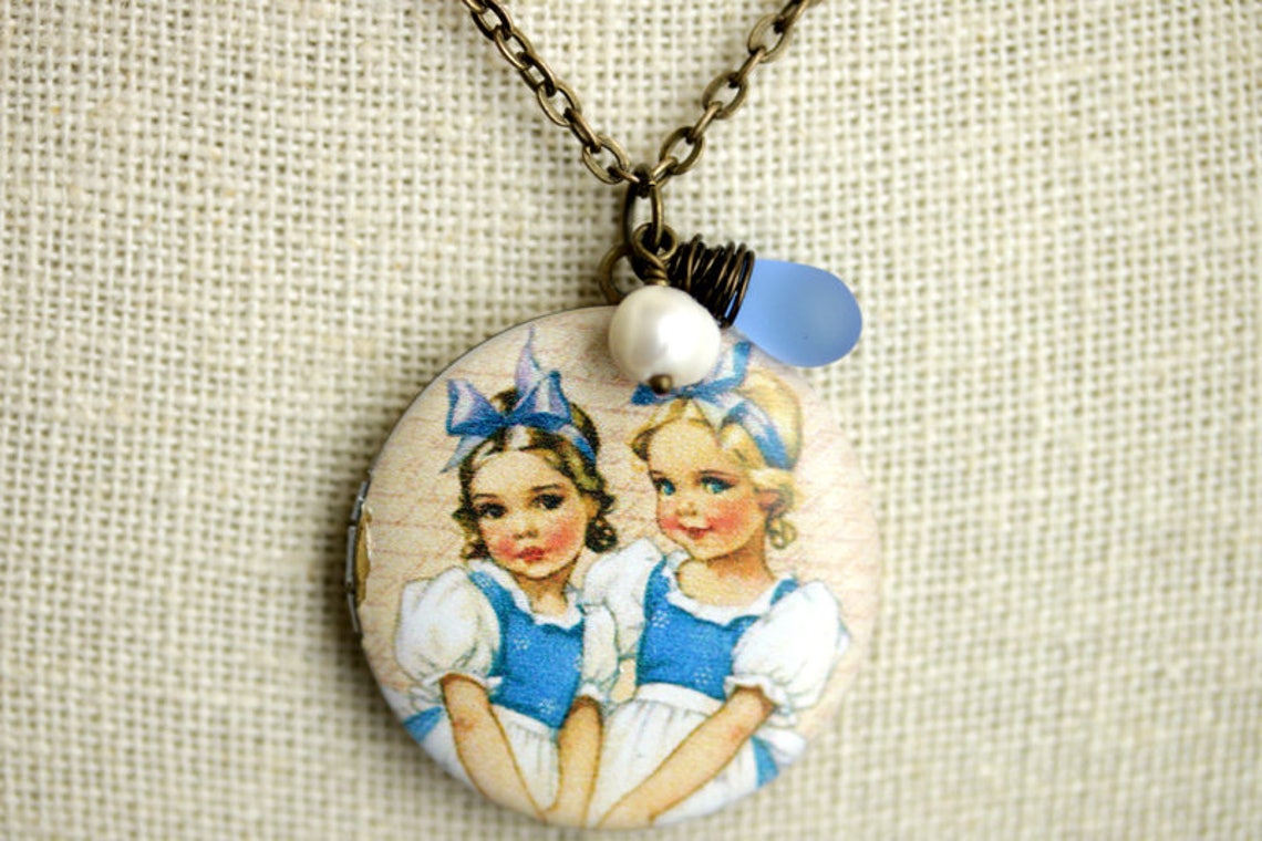 Best Friends Locket Necklace. Little Girl Sisters Necklace - Etsy