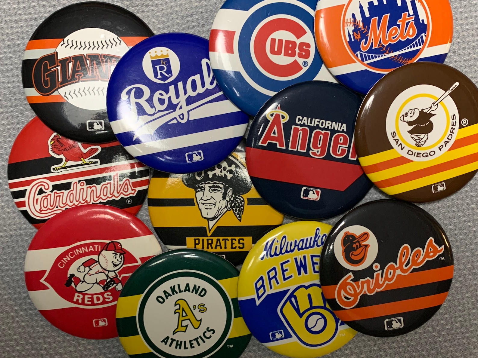 Vintage MLB Baseball Pinback Buttons 1980s - Padres Red Orioles Mets ...