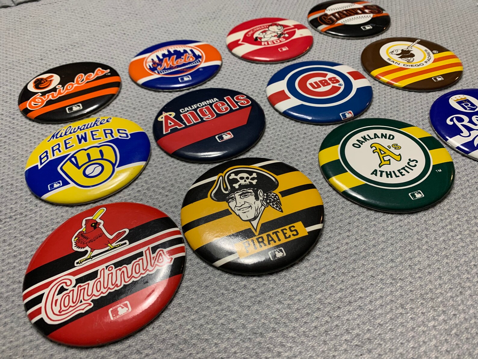Vintage MLB Baseball Pinback Buttons 1980s - Padres Red Orioles Mets ...