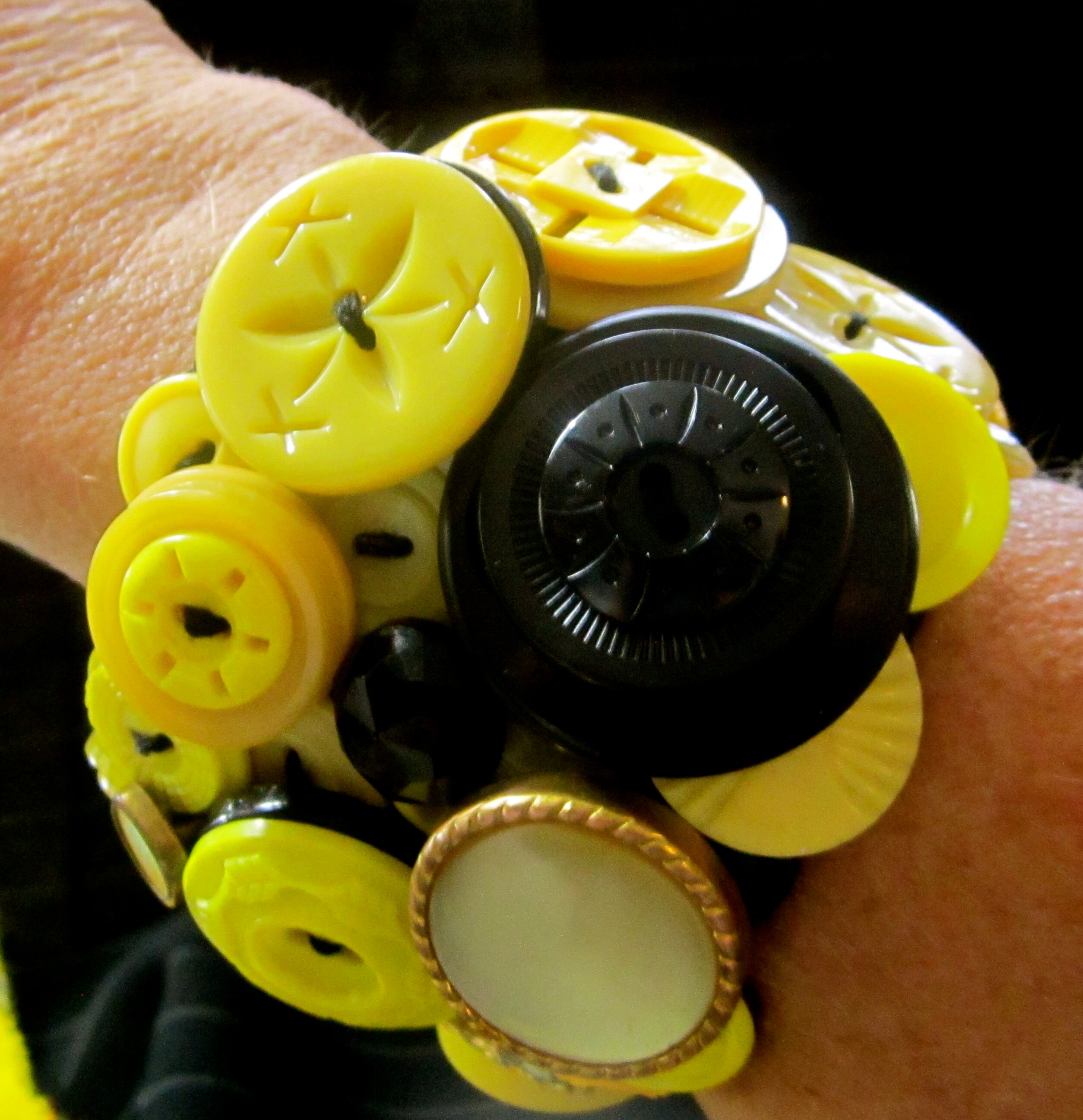 Vintage Button Bracelet on an Elastic Band - Etsy