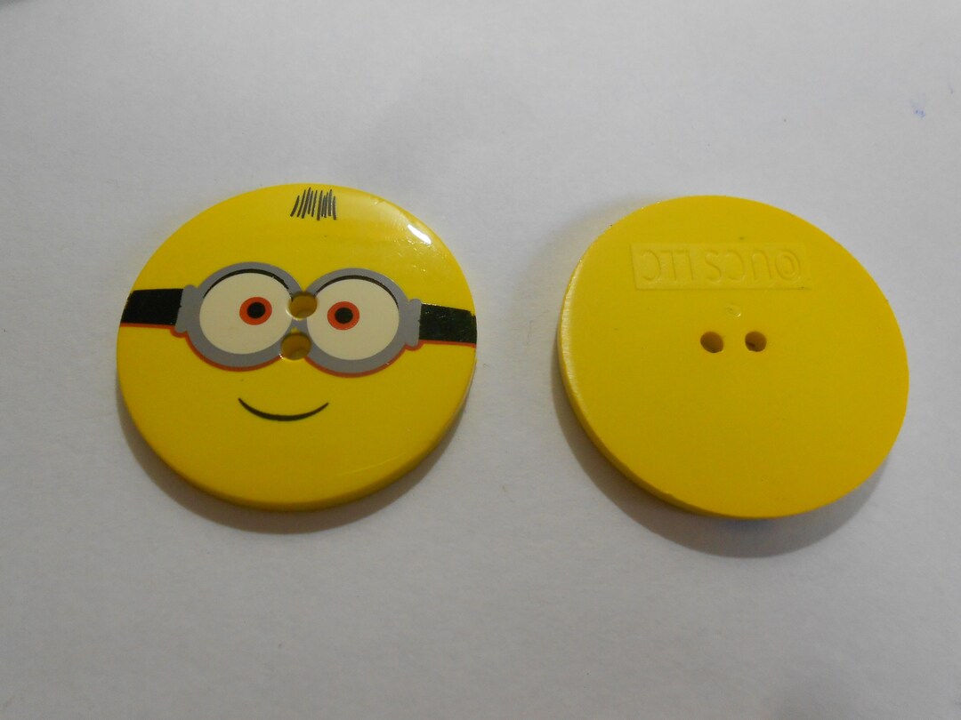 Novelty Button Sew Thru MINION 1 1/4 - Etsy