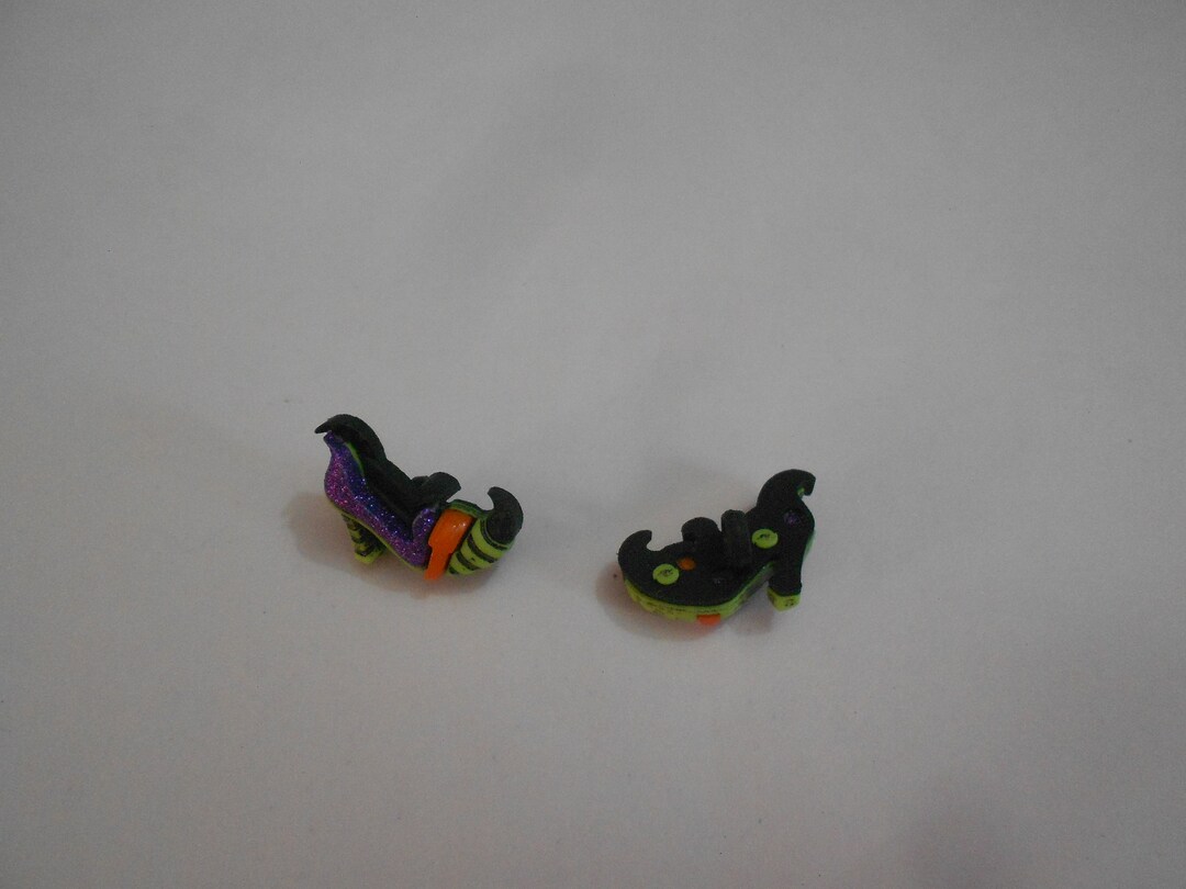 Novelty Button - WITCHES SPELL - Fancy Witch Shoe 3/4" - Etsy