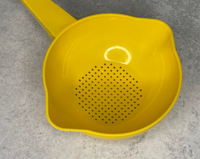 Vintage Tupperware 2 Quart Colander Strainer With Handle Yellow 1523 - Etsy