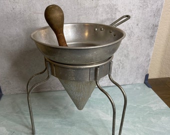 Vintage 1932 Patent VIKO Aluminum ROTARY COLANDER W/ Wood Pestle Sieve ...