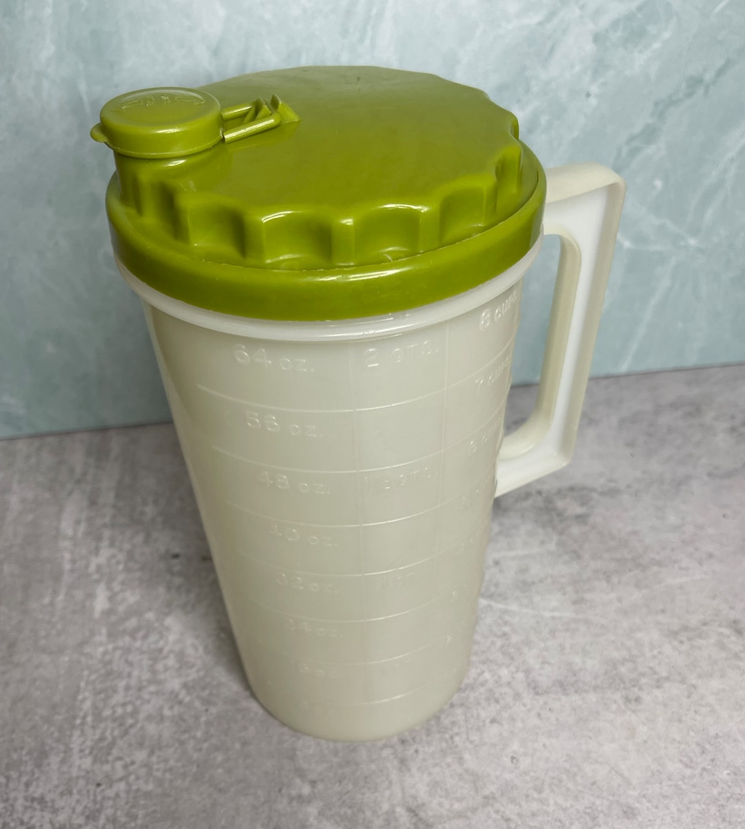 Vintage 1950s Avocado Green Lustro Ware 2 Qt Plastic Shaker Mixer ...