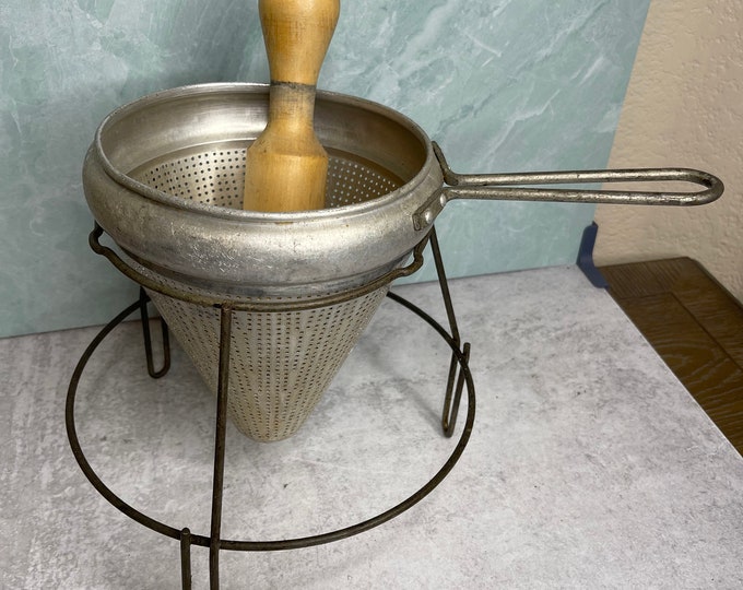 Vintage 1932 Patent VIKO Aluminum ROTARY COLANDER W/ Wood Pestle Sieve ...