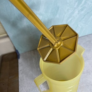 Vintage Golden Federal Housewares 2 Qt Plastic Mixing Plunger Pitcher ...