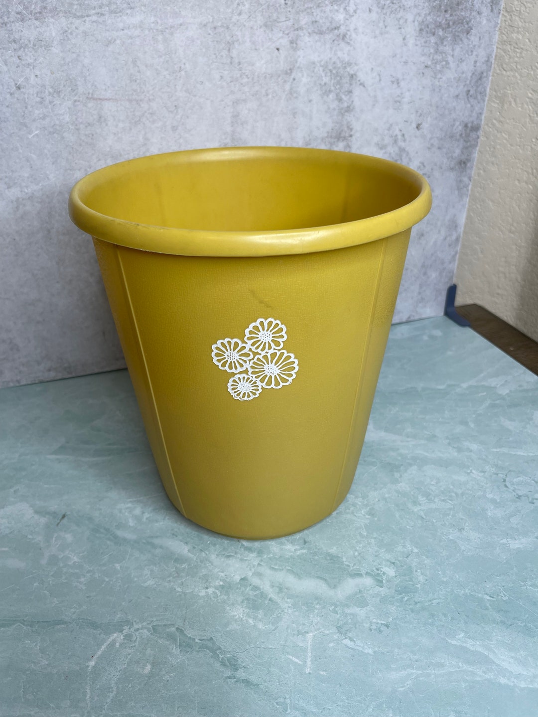 Vintage Rubbermaid 10” Gold Vanity Waste Basket Trash Can 2940 White ...