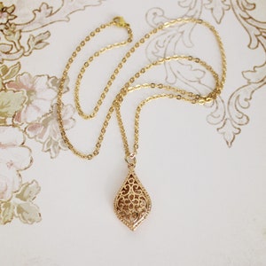 Etsy gold necklace pendant store