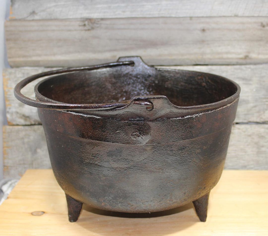 Unusual Cast Iron Bean Pot Hanging Cauldron Kettle W/ 18th C. Gate Mark ...