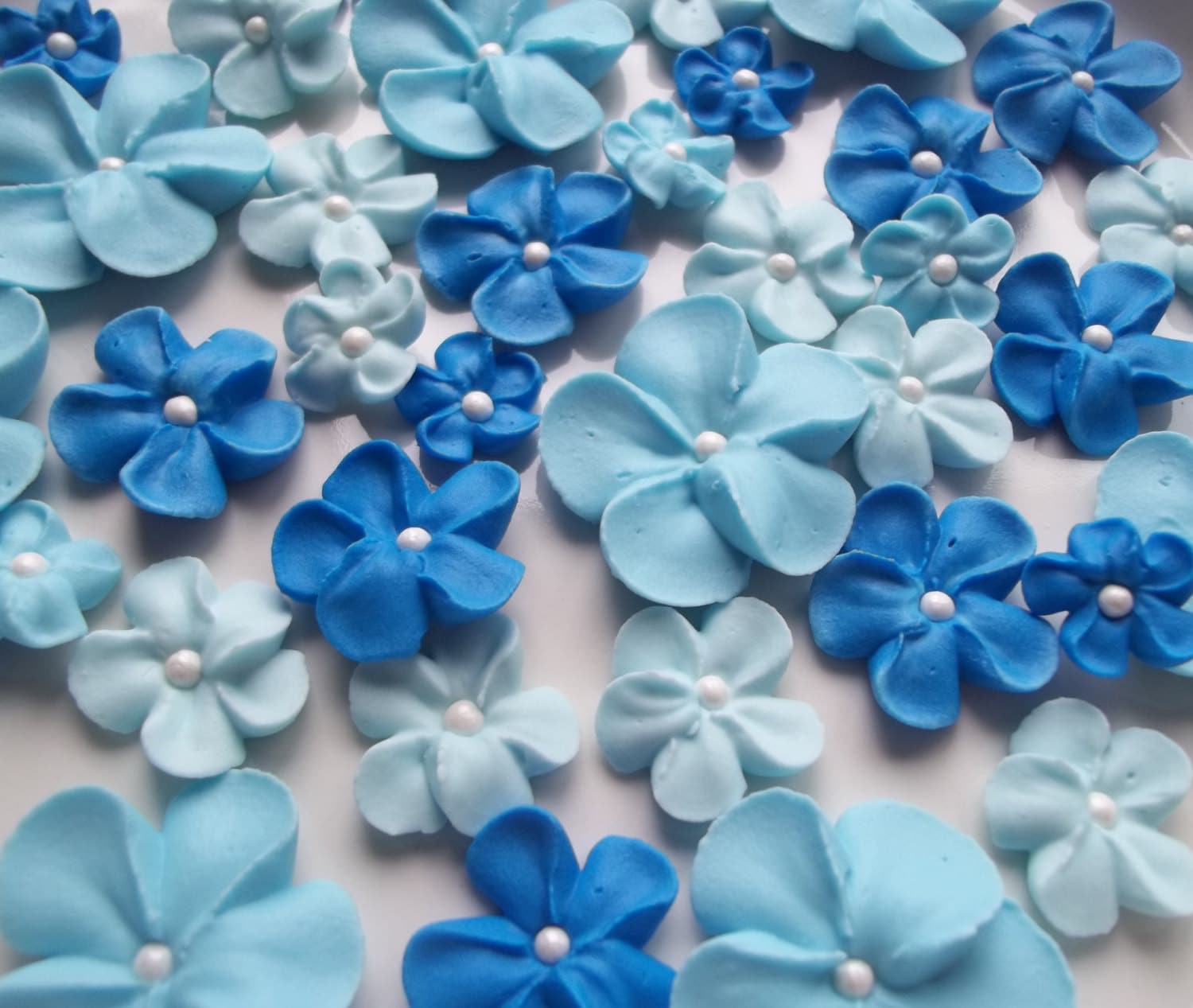 Made to order 2 dozen royal icing blue flowers Ombre cake | Etsy