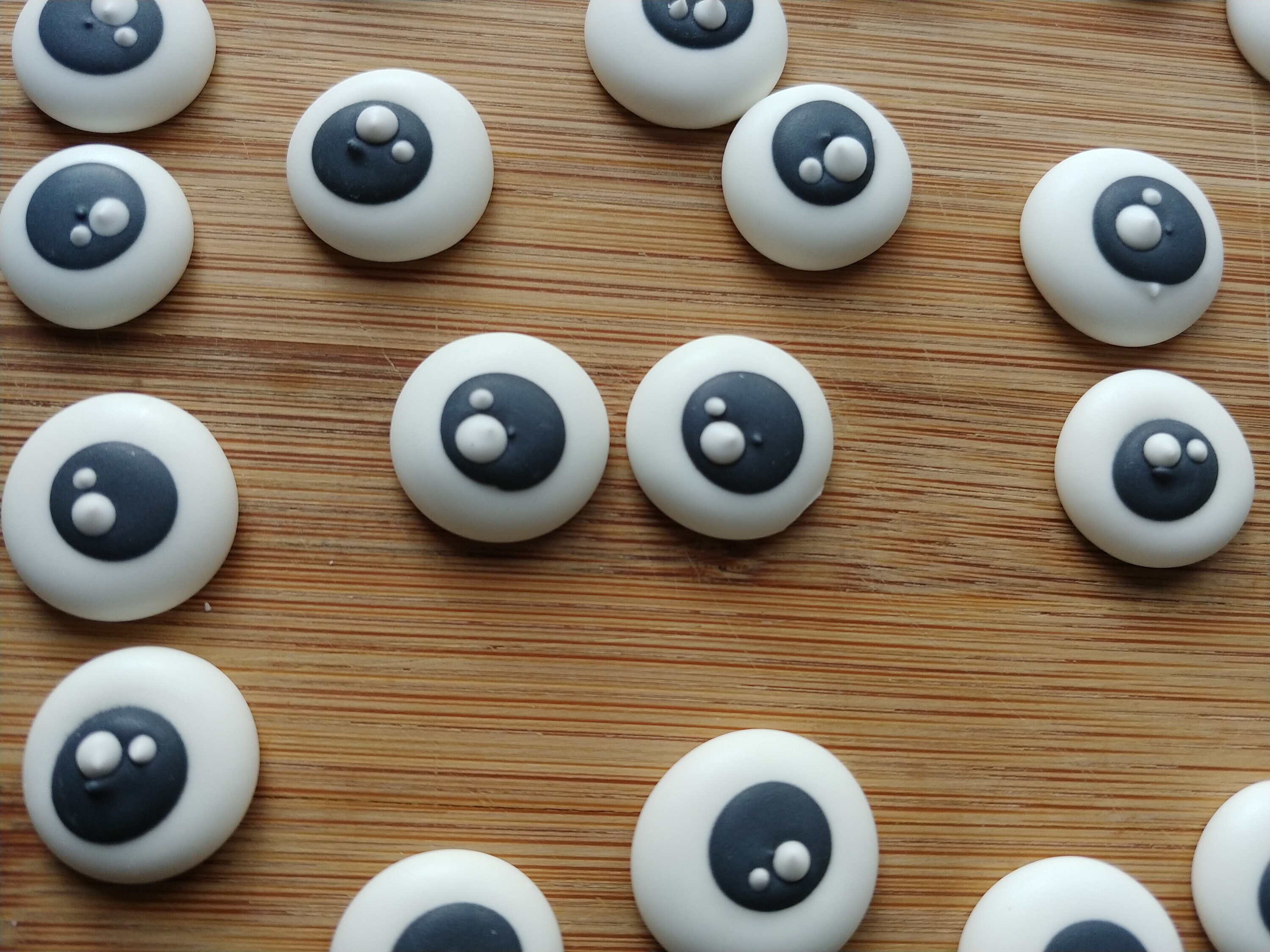 1 Dozen Royal Icing Eyes 3/4 Inch Sugar Flowers Fondant - Etsy