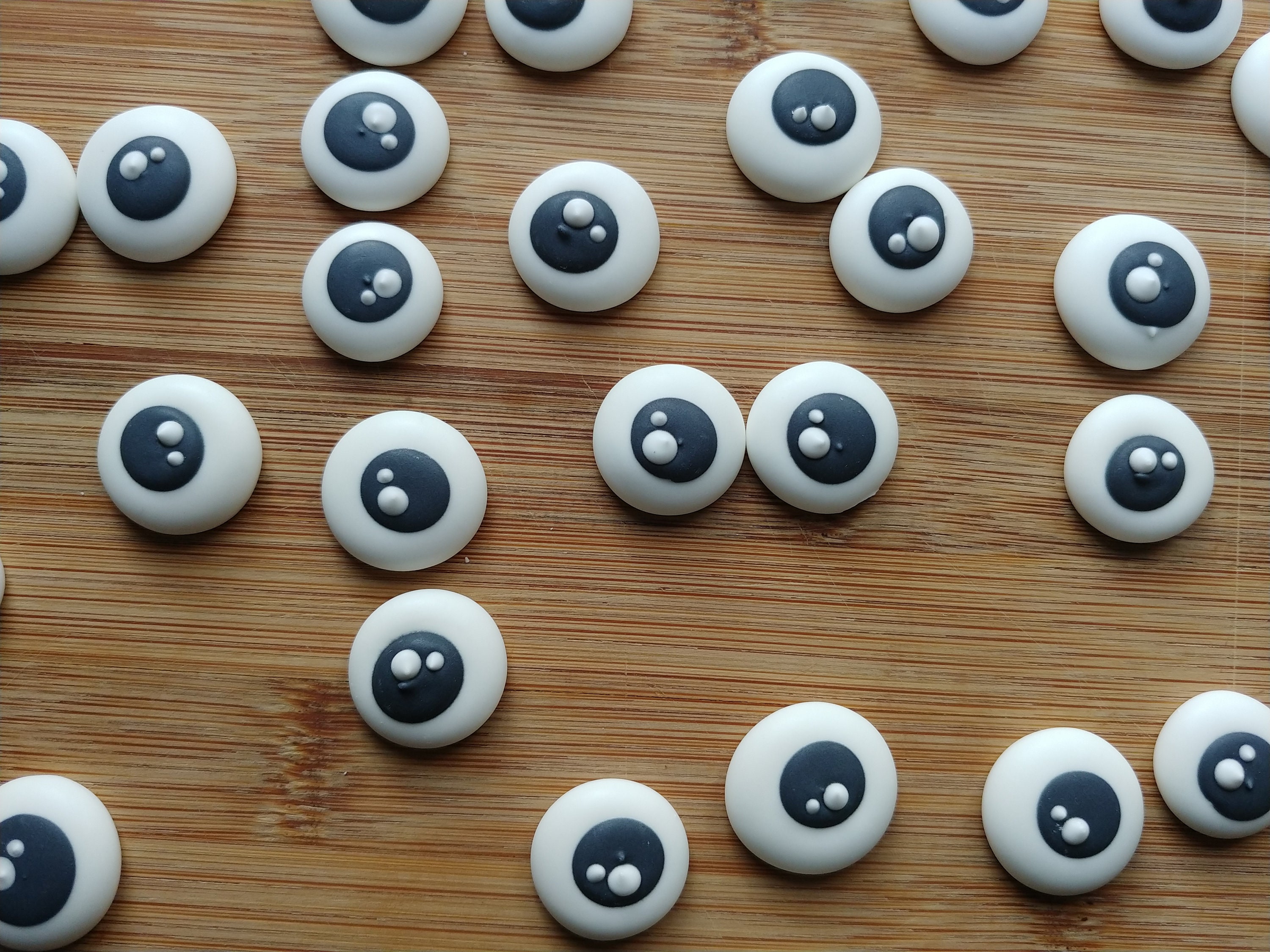 Made to Order 1 dozen royal icing eyes 3/4 inch Sugar | Etsy