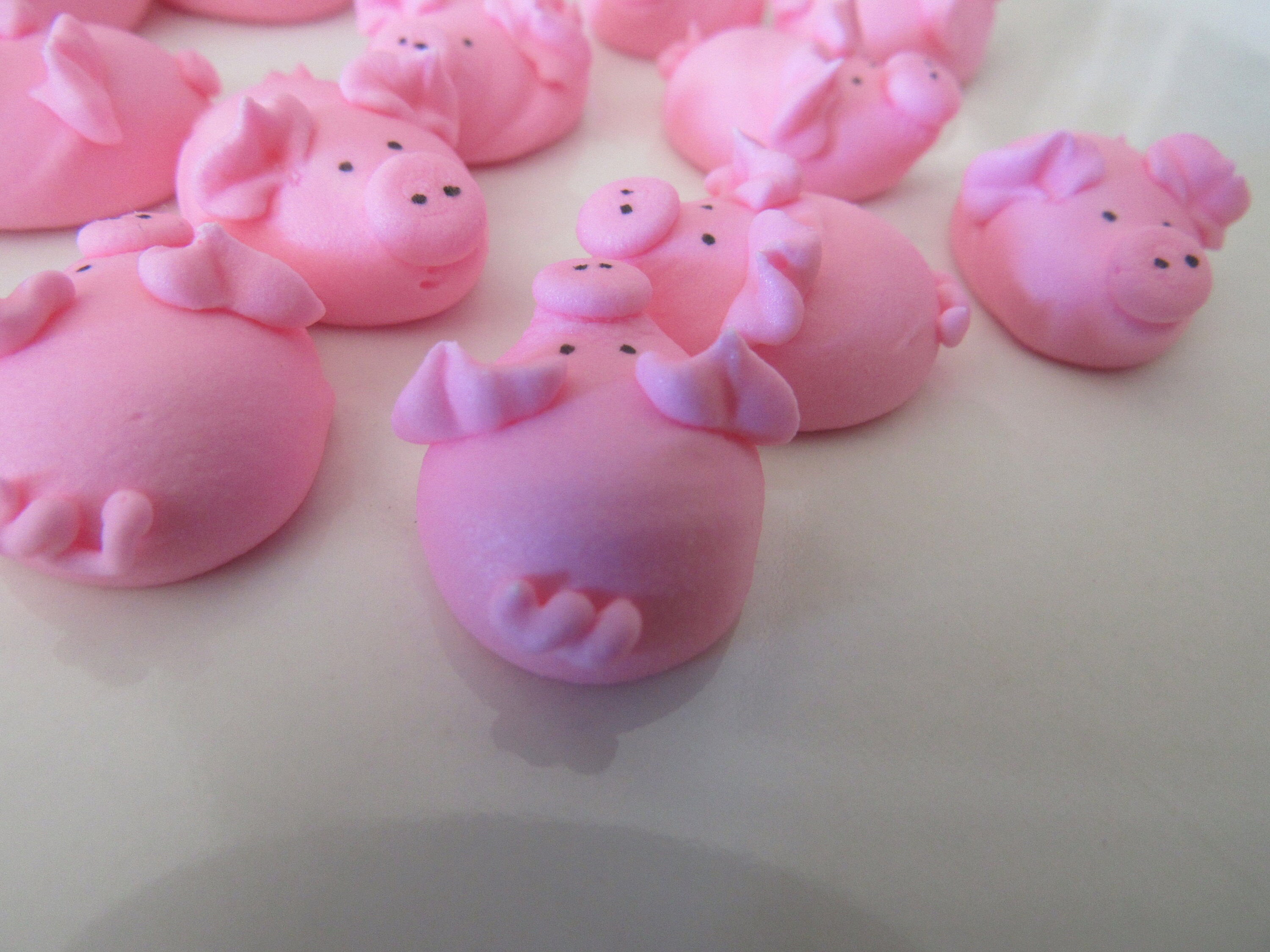 1 dozen royal icing pigs 1 inch 12 pieces Edible cake | Etsy