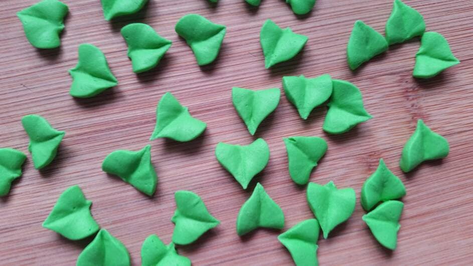 30 Royal Icing Leaves | 1/2 Inch | Sugar Flowers Fondant Flowers ...