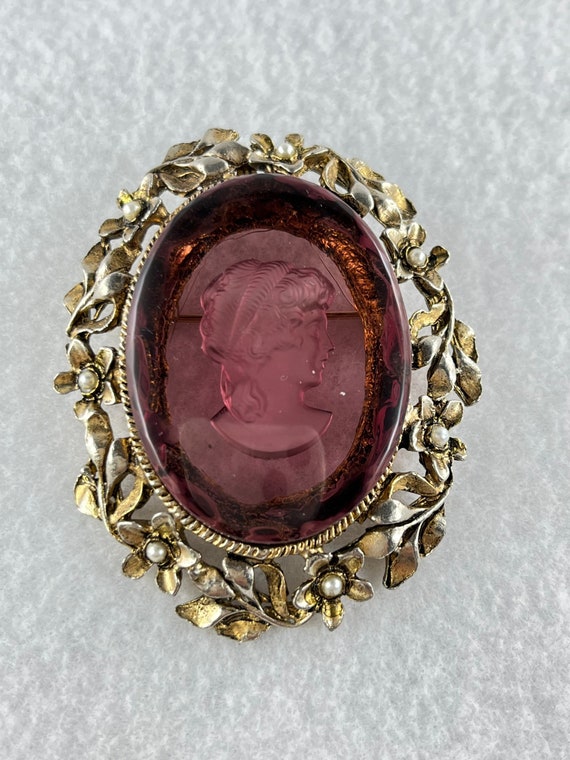 Reverse intaglio purple glass - Gem