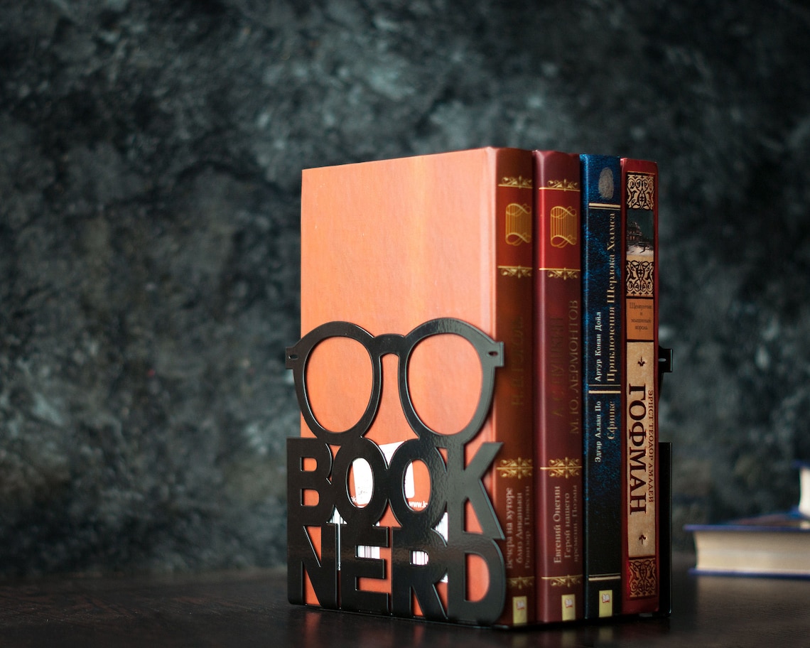 A metal bookend Nerd // Telling shelf decor for reading home | Etsy