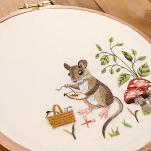 Embroidering Mouse Thread Painting Pattern, Cute Animal Needle Painting ...