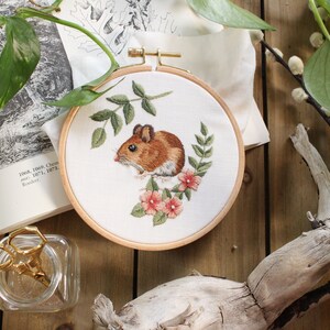 Mouse Thread Painting Pattern, Cottagecore Embroidery Design, Needle ...