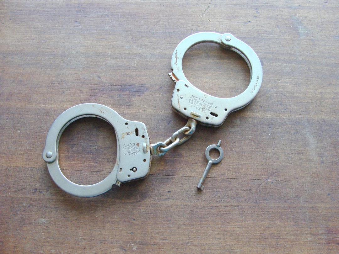 Vintage Pair of Smith & Wesson Handcuffs With Key in Working Condition ...